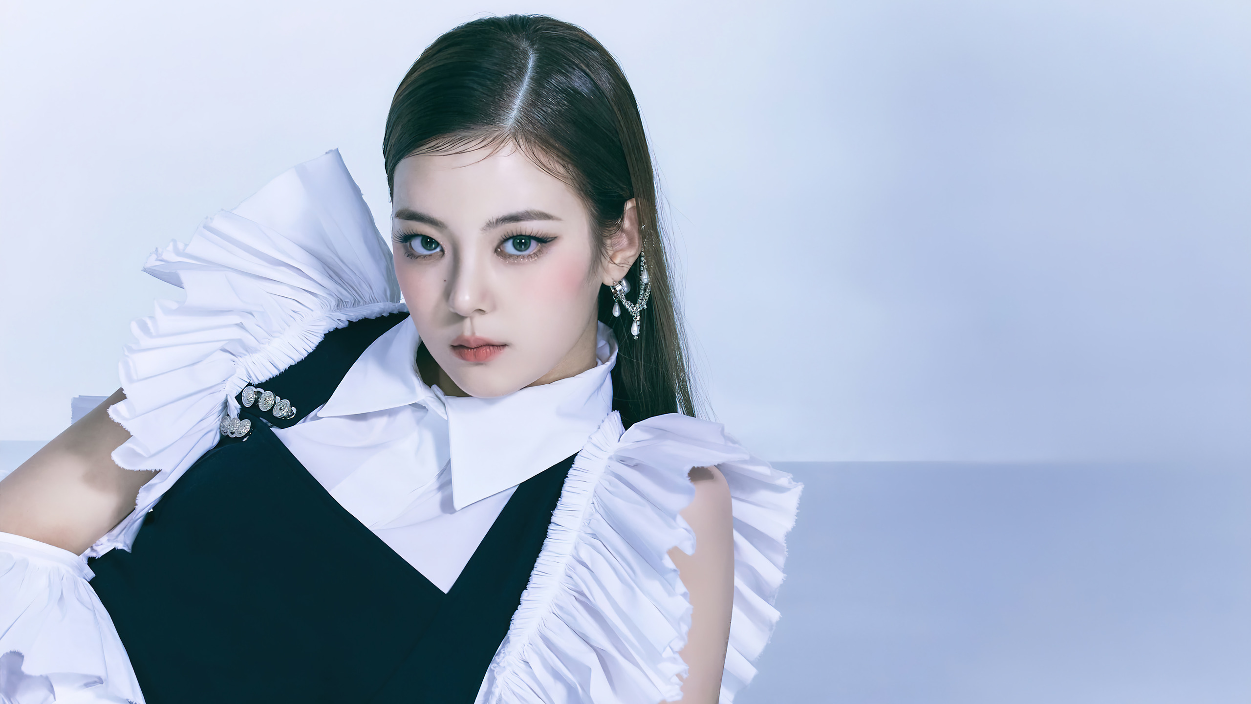 Itzy Lia Checkmate Korean Celebrity 4k Wallpaper | PixieWall