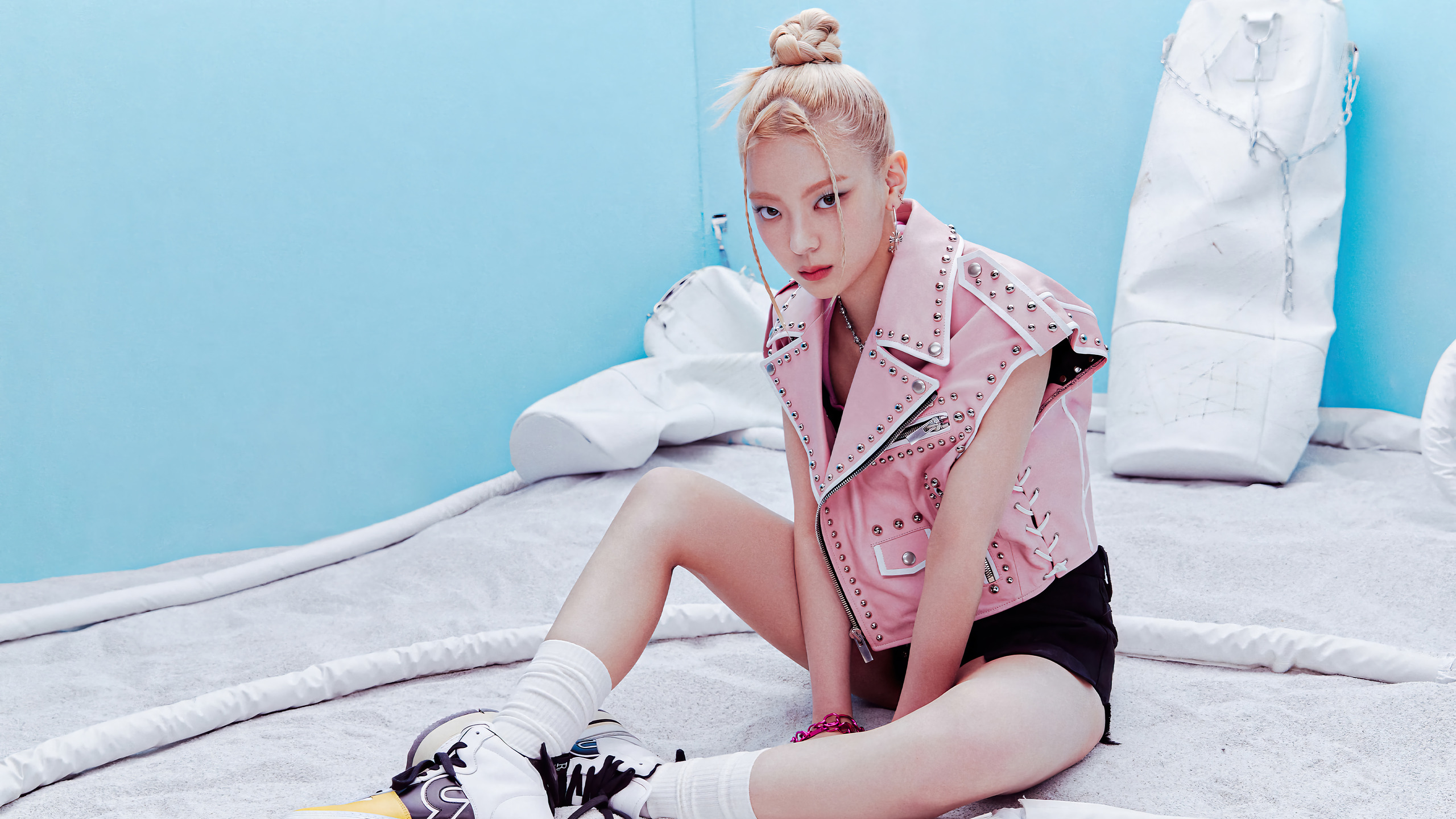 Itzy Lia Kill My Doubt Pink Jacket 4k Wallpaper | PixieWall