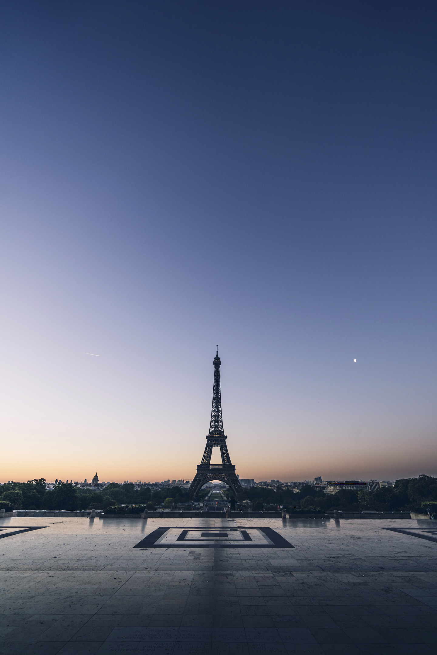 Eiffel Tower Paris Evening 4K & 6K Mobile Wallpaper | PixieWall